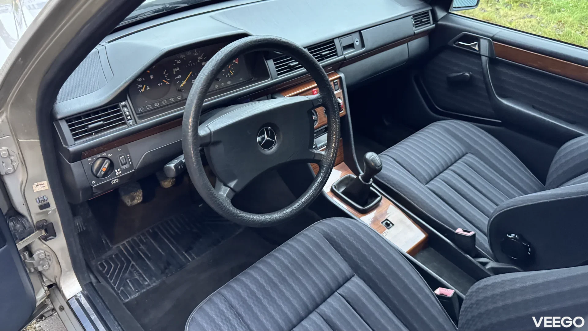 Mercedes-Benz 230 W124 2.3 97kW - Veego
